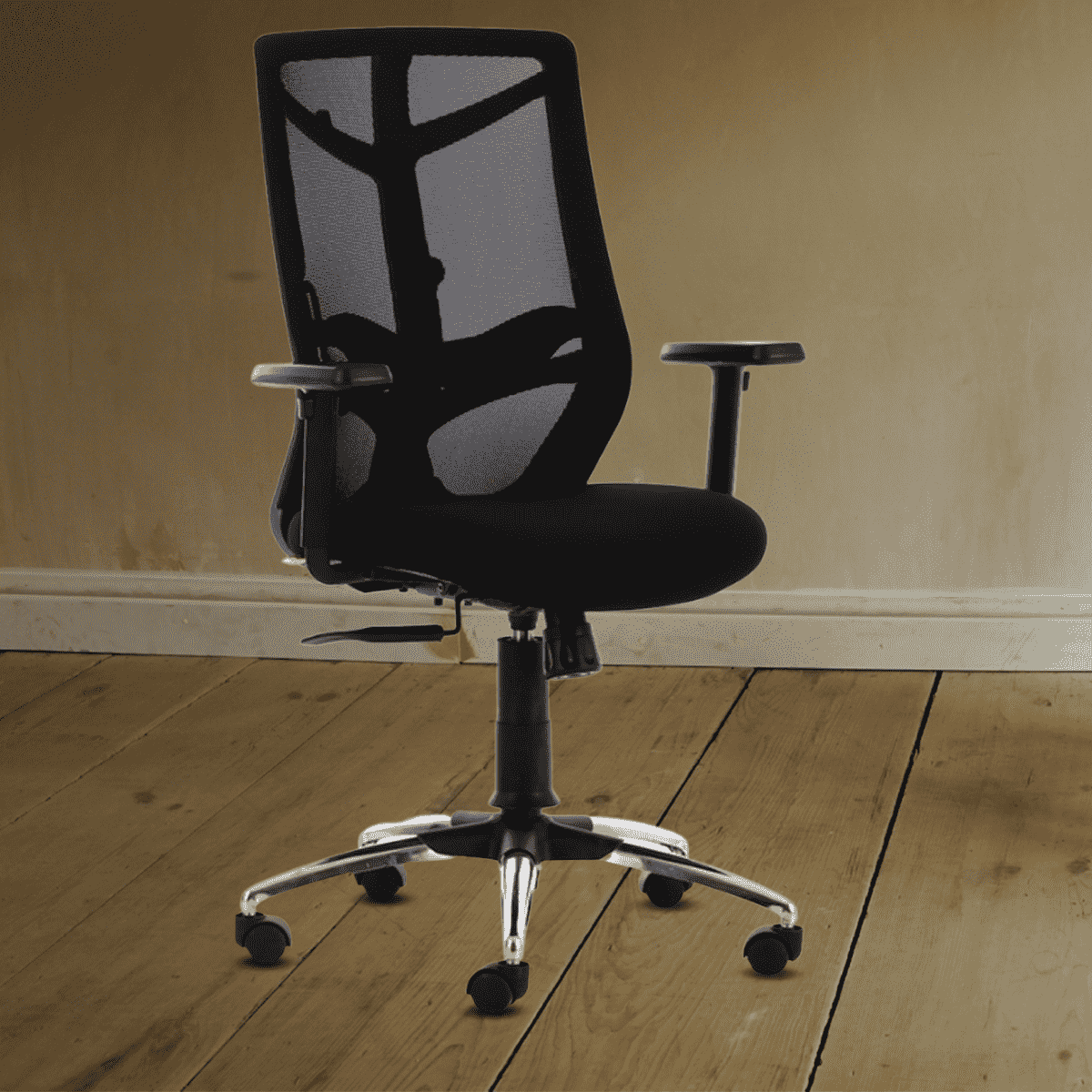 Erutan Ergonomic Chair in Black Colour by Fern India - fernindia